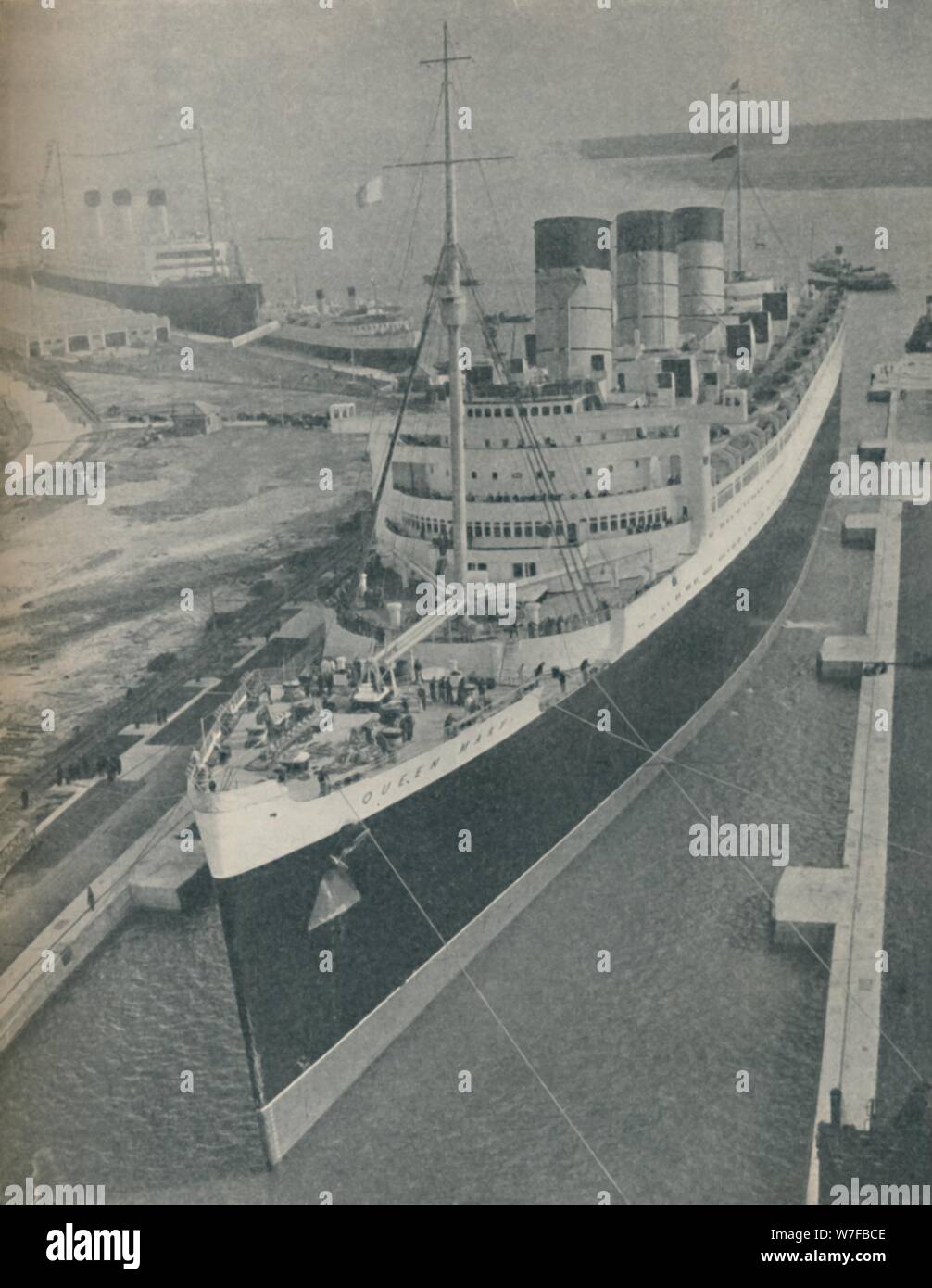 Queen mary ship 1930s hi-res stock photography and images - Alamy