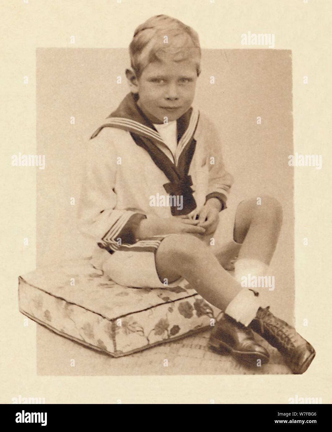Child sailor suit hi-res stock photography and images - Alamy