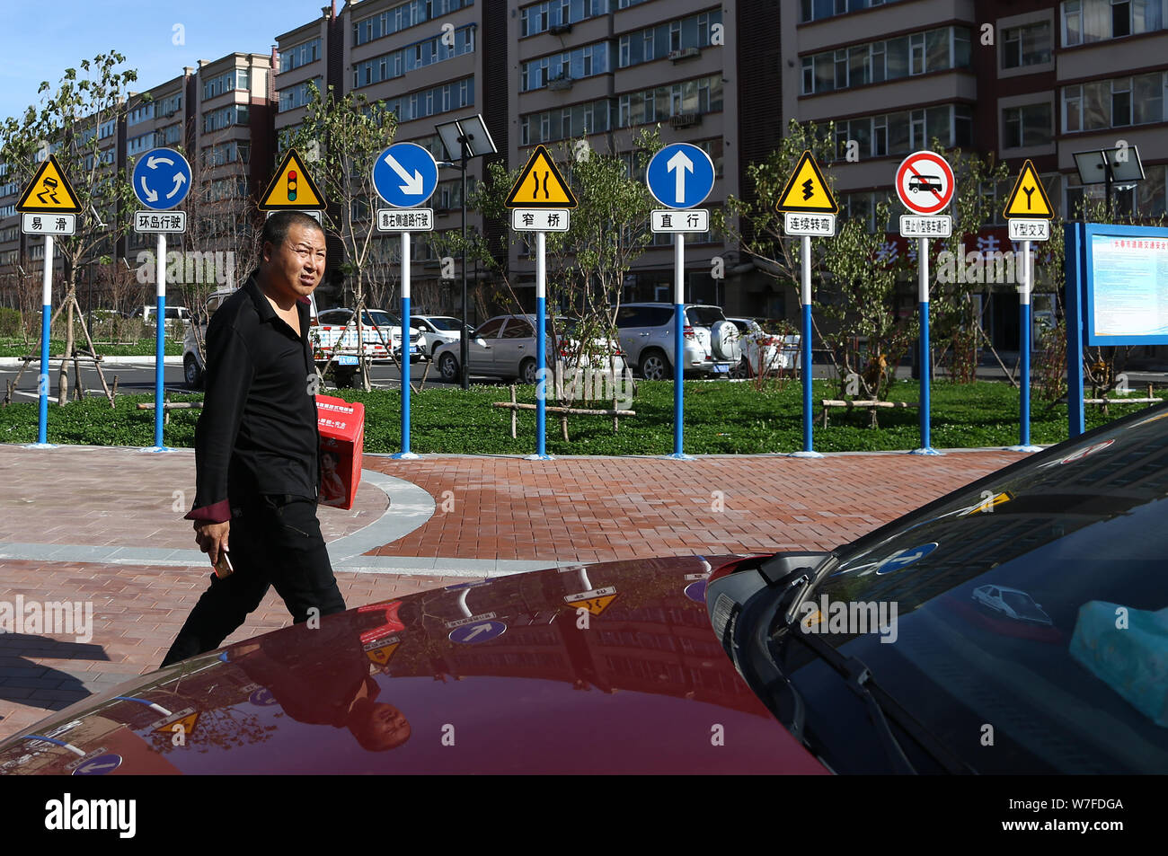 Chinese warning signs hi-res stock photography and images - Alamy
