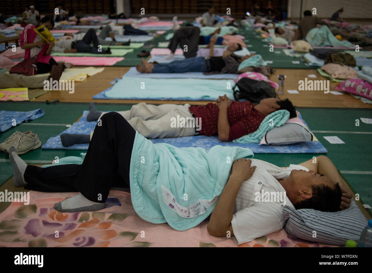 Children sleeping on floor mats hi-res stock photography and images - Alamy
