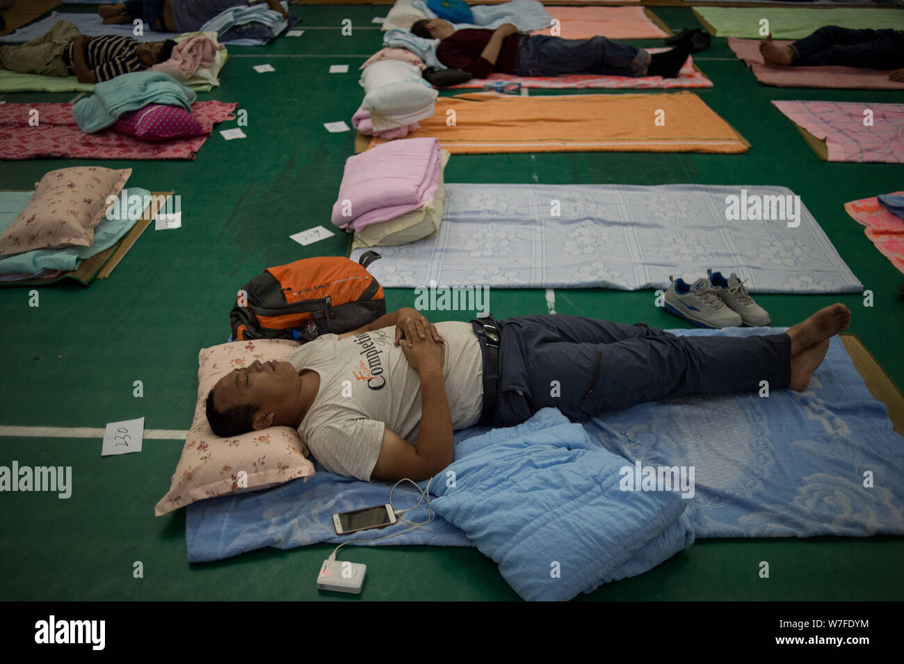 Children sleeping on floor mats hi-res stock photography and images - Alamy
