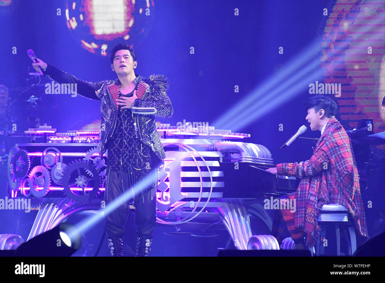 **TAIWAN OUT**Taiwanese singer Jay Chou, left, and Singaporean singer ...