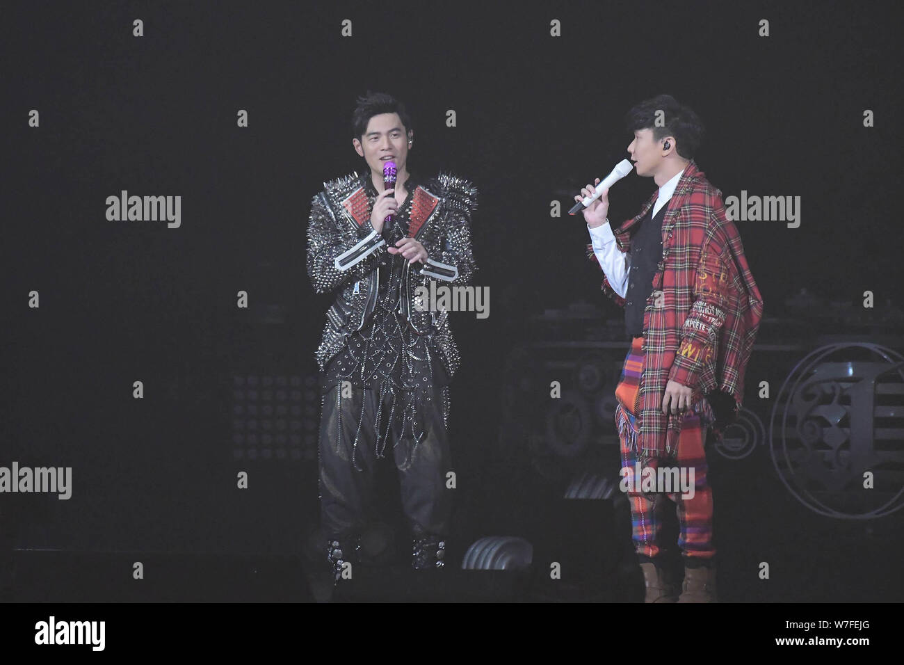 **TAIWAN OUT**Taiwanese singer Jay Chou, left, and Singaporean singer ...