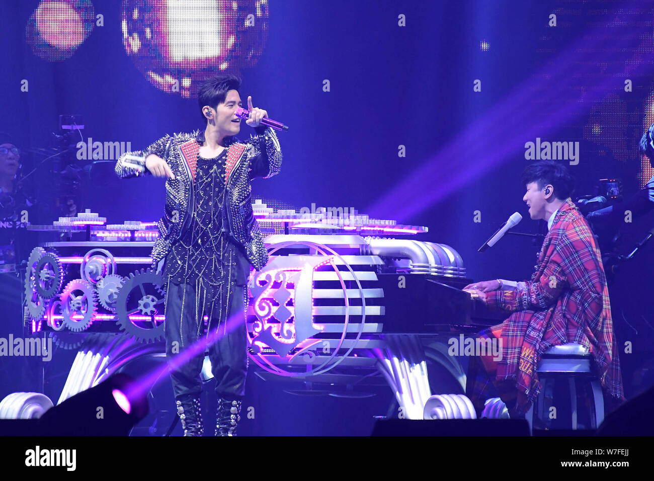 **TAIWAN OUT**Taiwanese singer Jay Chou, left, and Singaporean singer ...