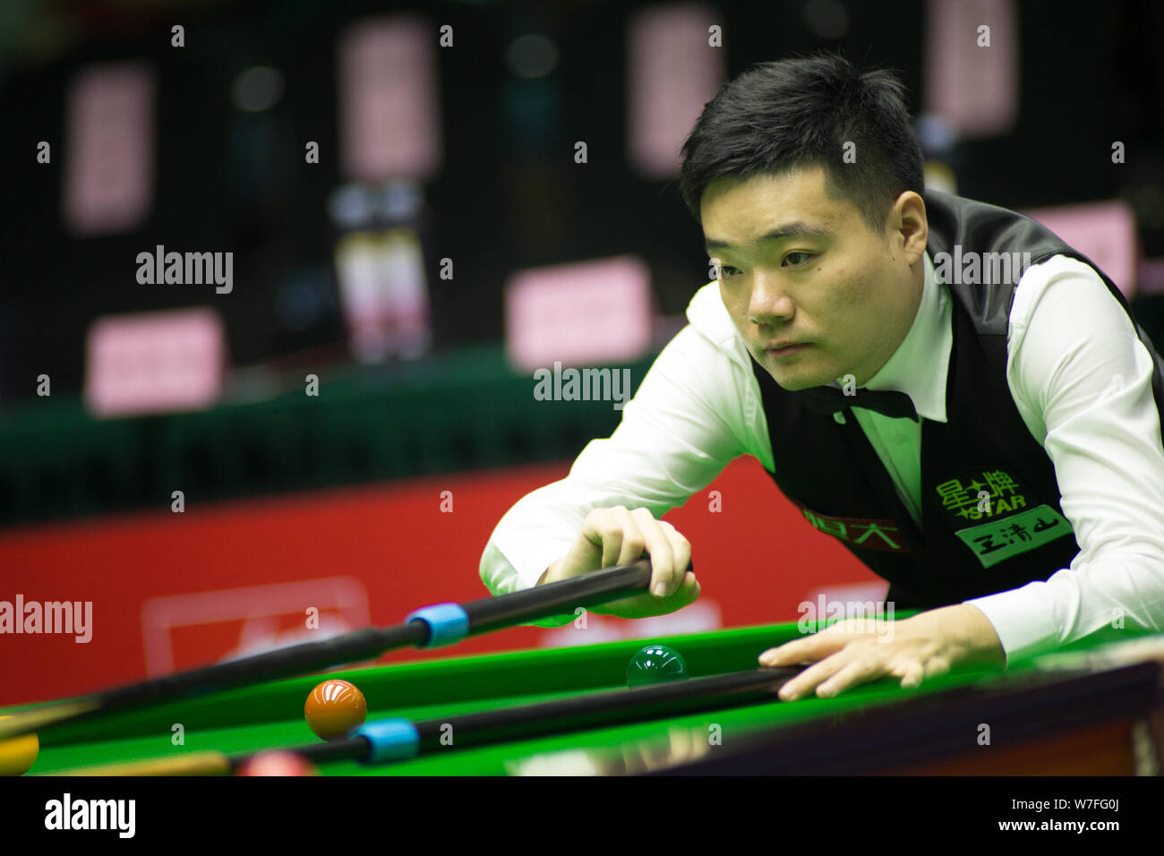 Kyren wilson ding junhui hi-res stock photography and images - Alamy