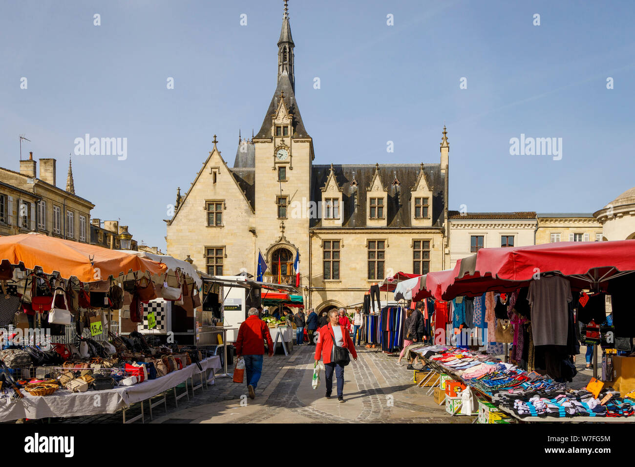 Libourne market square with the 1914 Neo-Gothic Town Hall in the ...
