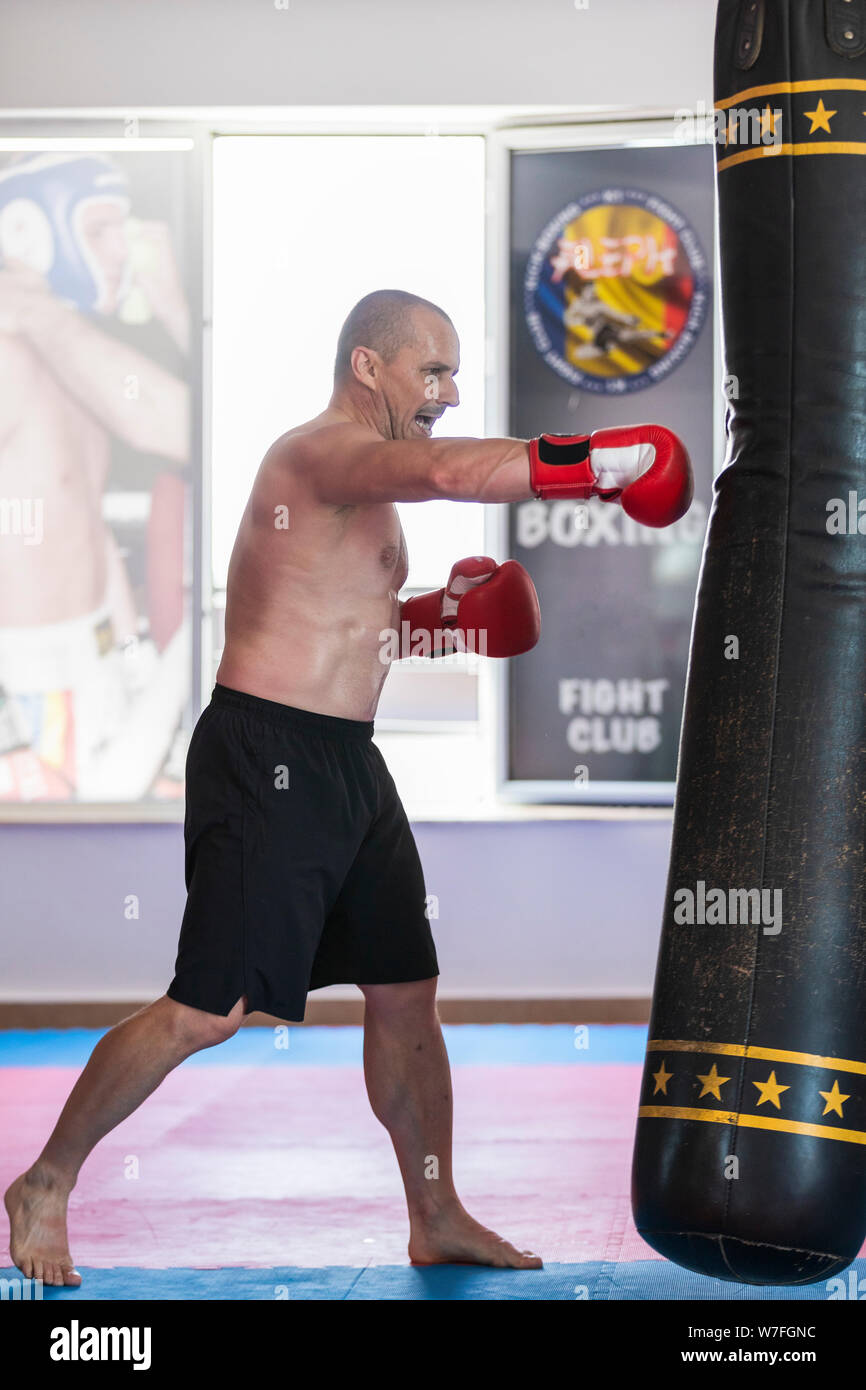 Athlete hitting heavy bag in hi-res stock photography and images - Alamy
