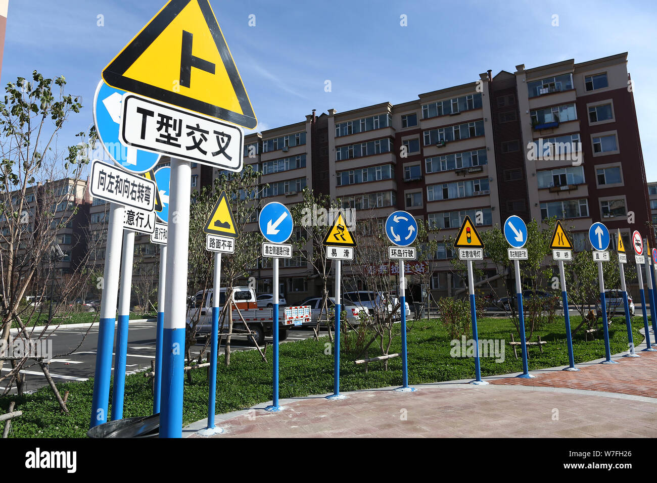 Chinese warning signs hi-res stock photography and images - Alamy