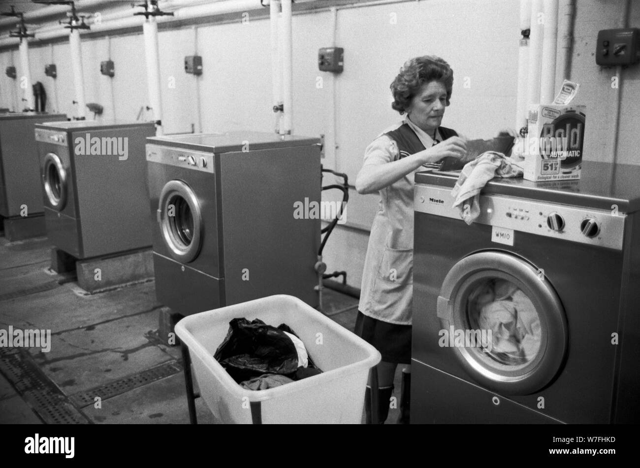Washing machine 1970s hi-res stock photography and images - Alamy