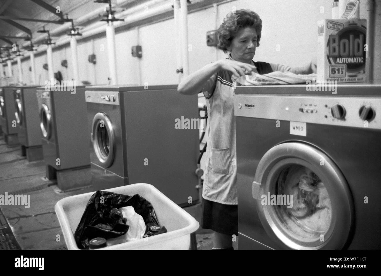Washing machine 1970s hi-res stock photography and images - Alamy