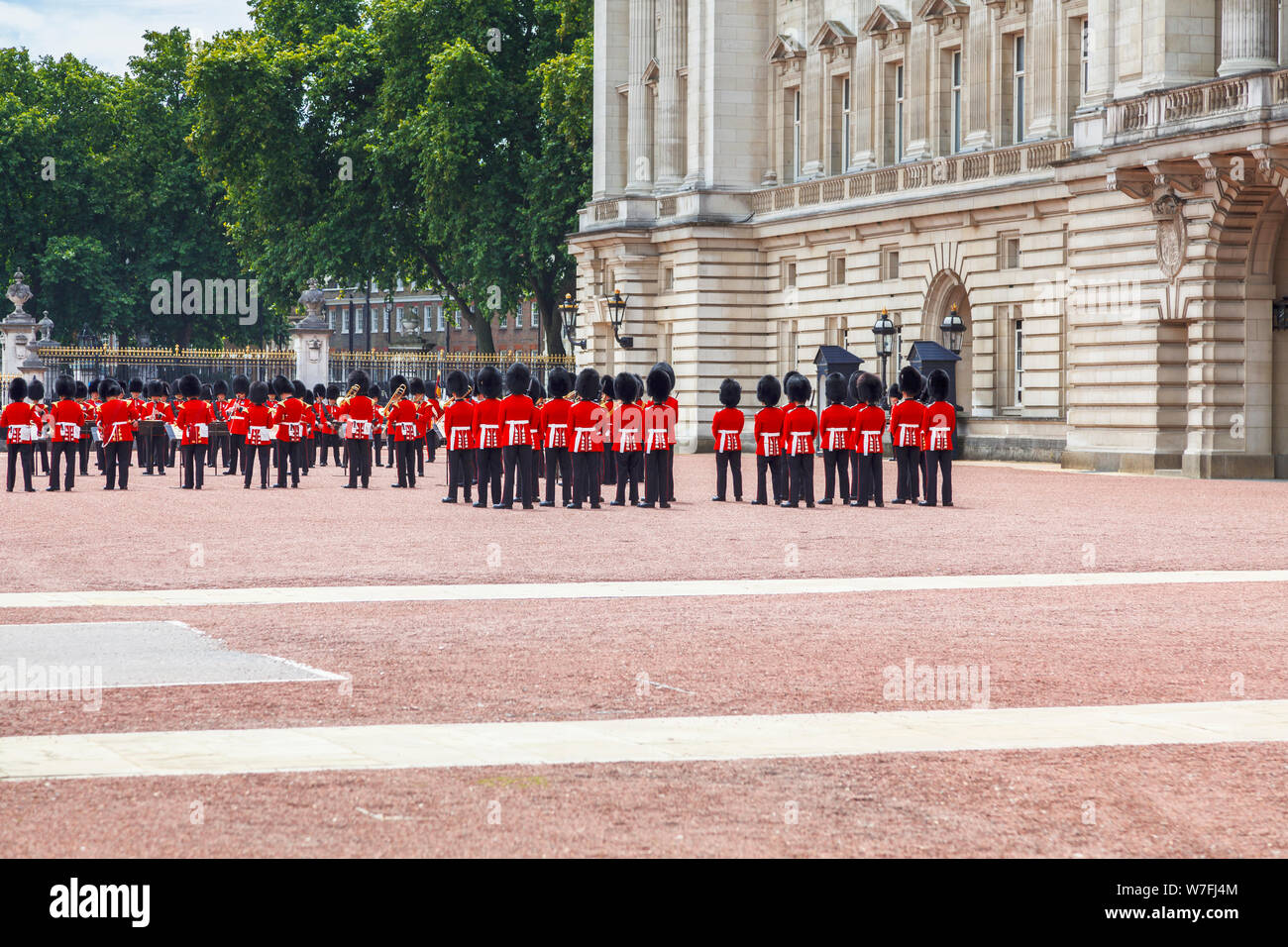 Soldiers in traditional red uniforms, members of the Queen's Guard, on ...