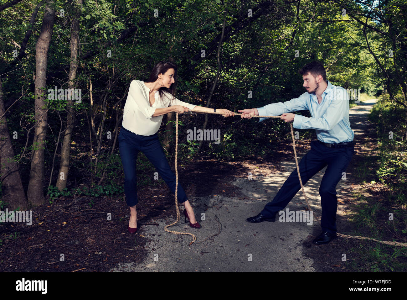 Couple pulling rope hi-res stock photography and images - Alamy