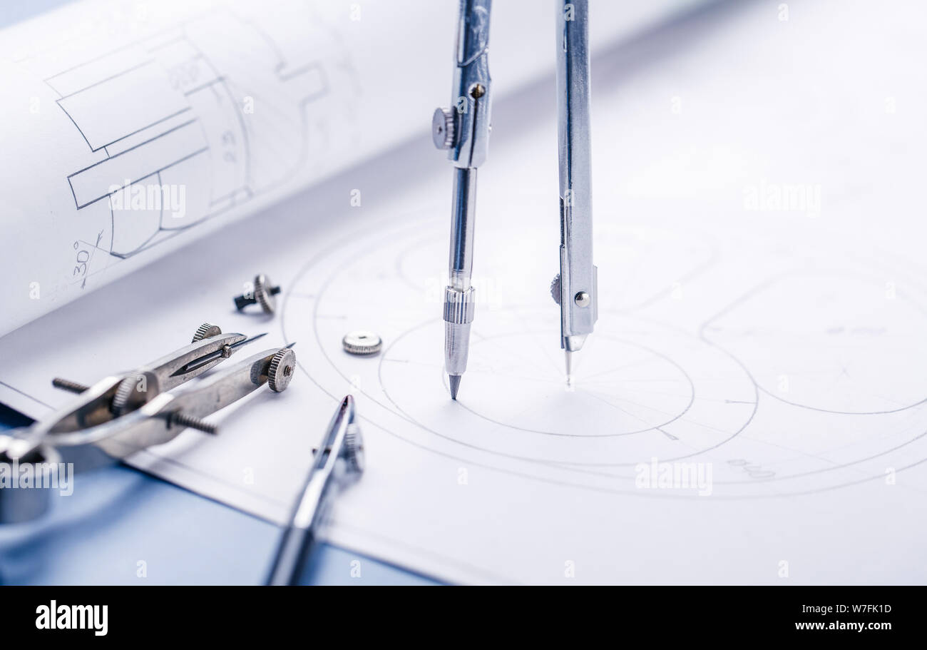 Compass drawing a circle hi-res stock photography and images - Alamy