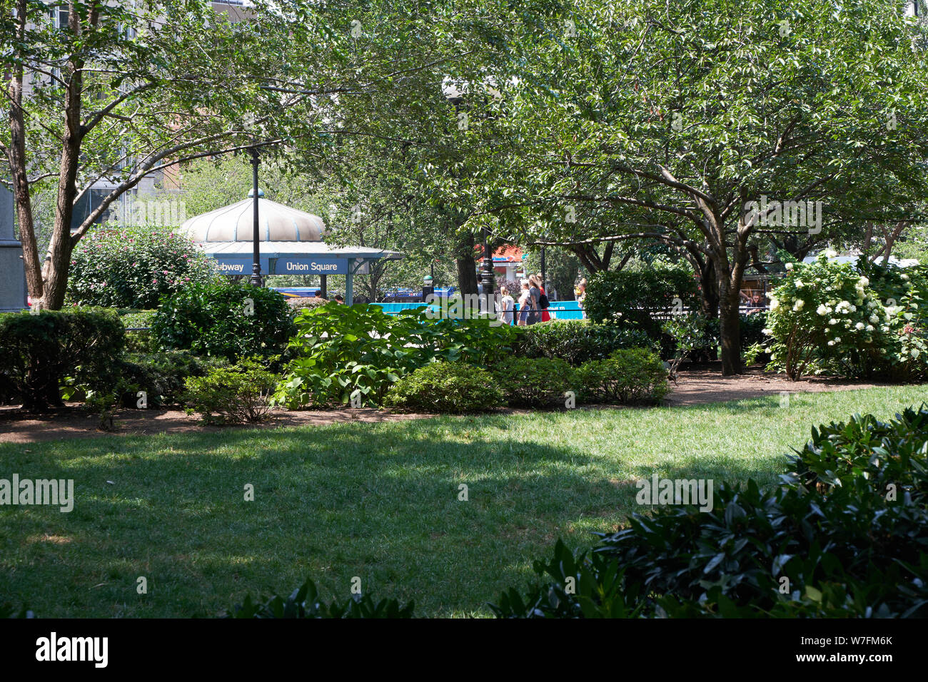 Summer on the square hi-res stock photography and images - Alamy