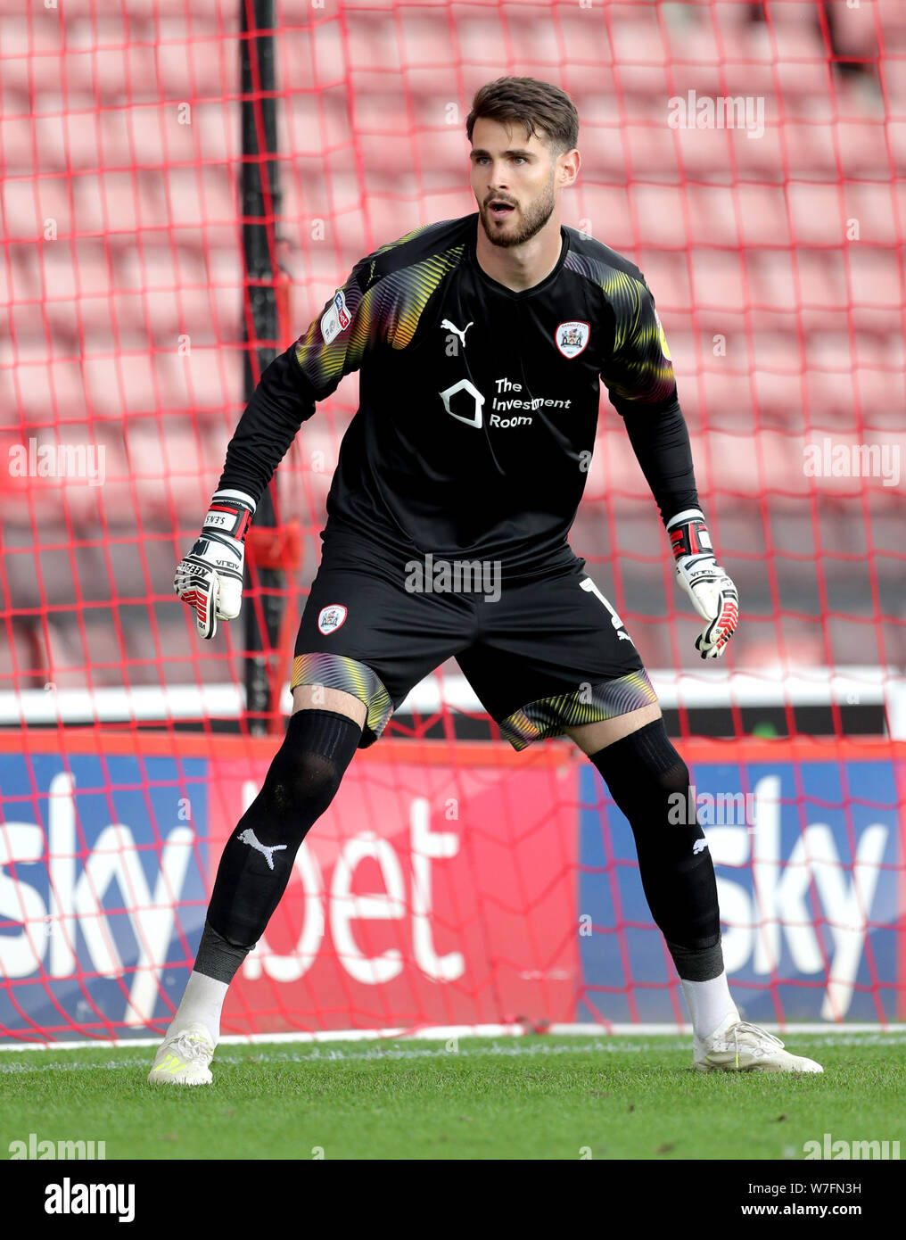 Barnsley goalkeeper hi-res stock photography and images - Alamy
