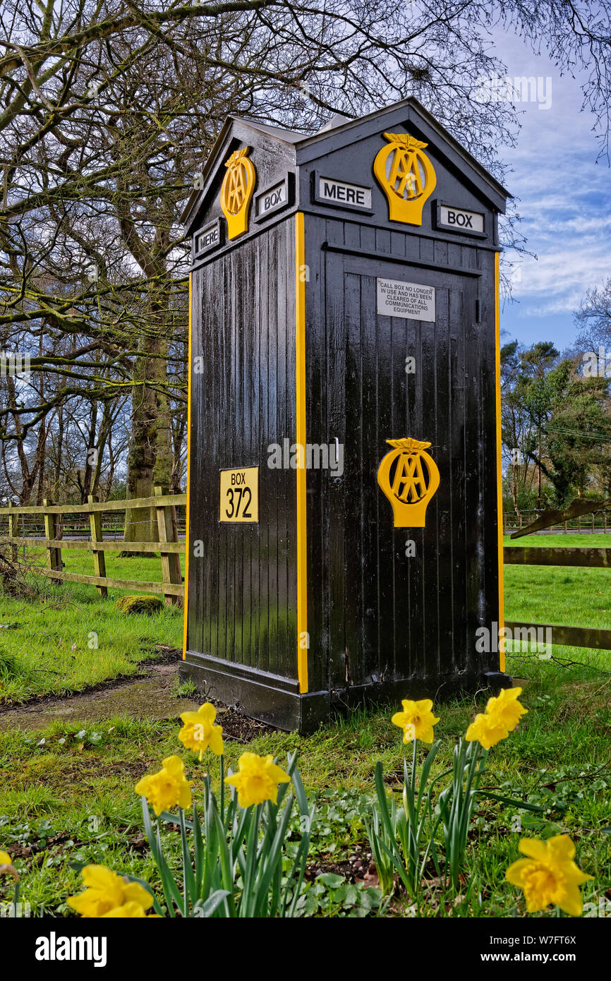 British Automobile Association(AA) telephone box at Mere Corner ...
