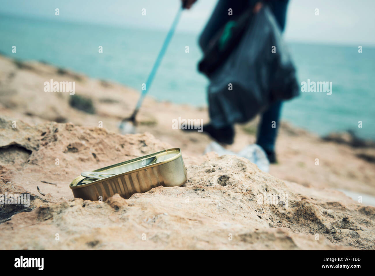 Cleaning ocean trash hi-res stock photography and images - Alamy