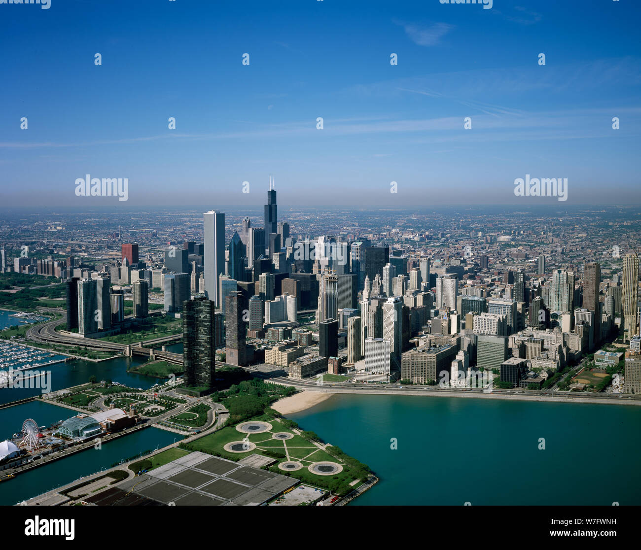 Aerial view of chicago river chicago hi-res stock photography and ...