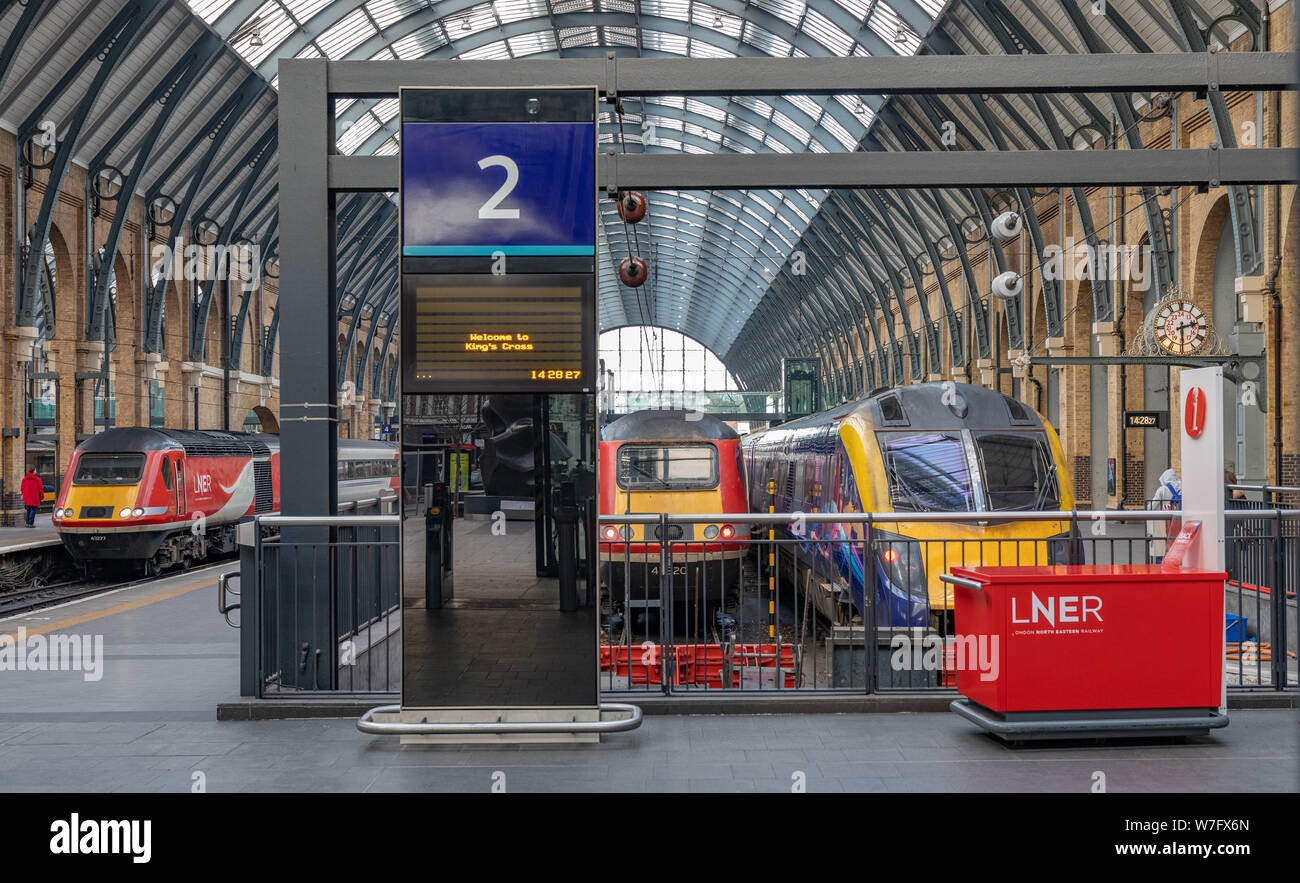 Class 800 Azuma Kings Cross Station Stock Photo - Alamy