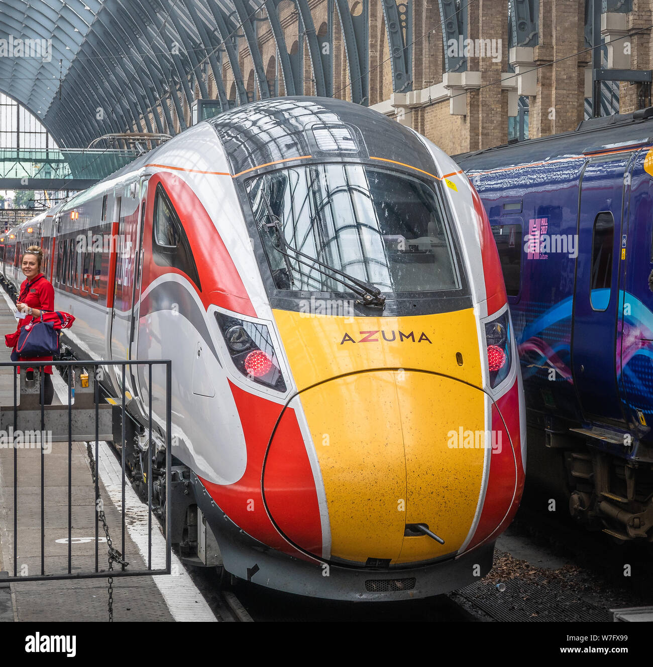 Class 800 Azuma Kings Cross Station Stock Photo - Alamy