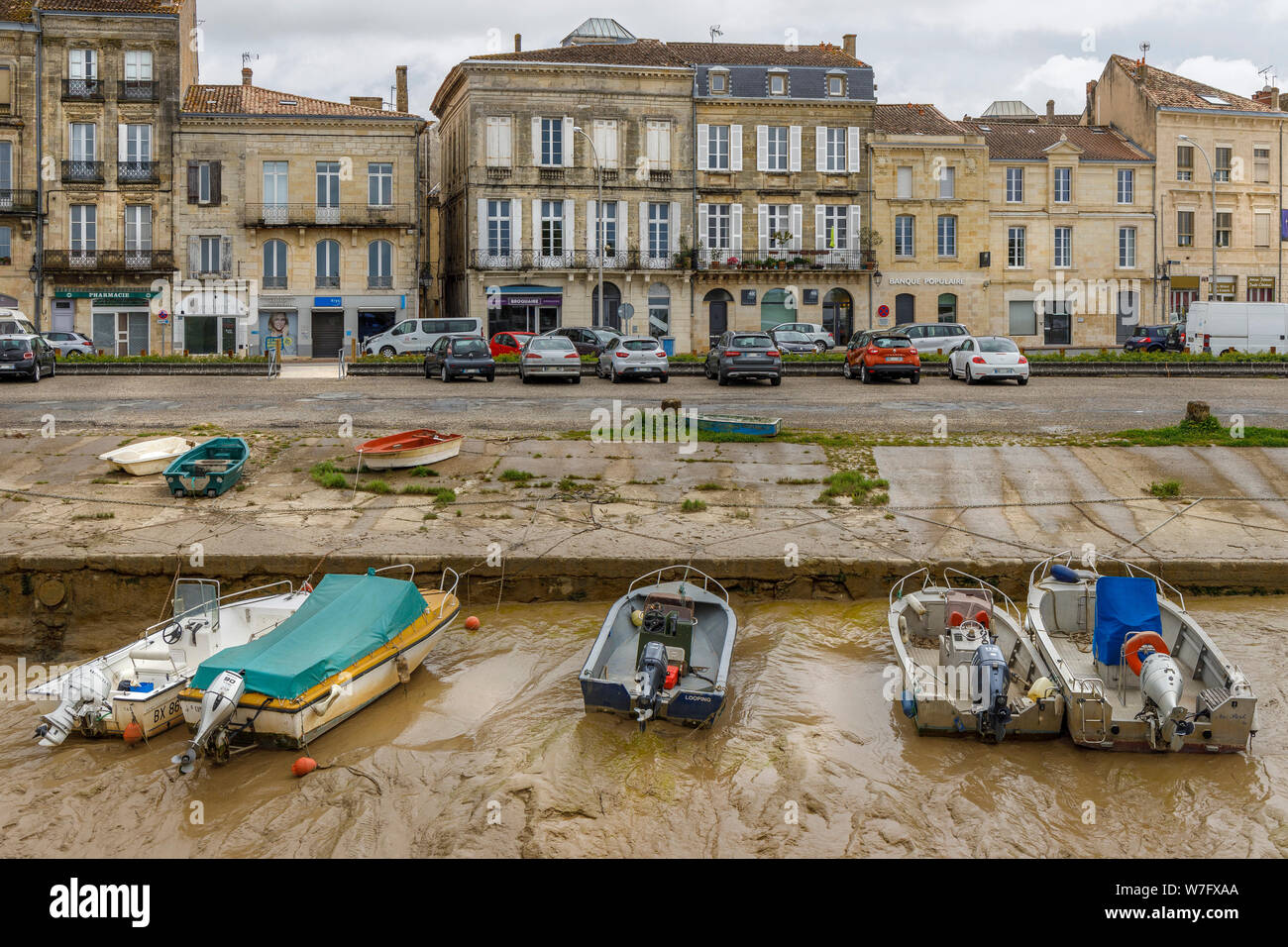 Gironde estuary harbour hi-res stock photography and images - Alamy