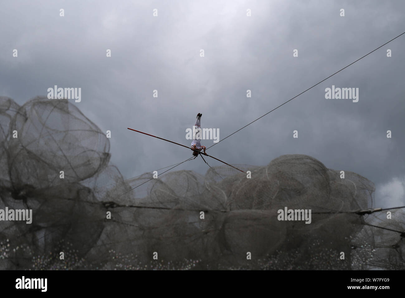 Zirkusartist hi-res stock photography and images - Alamy