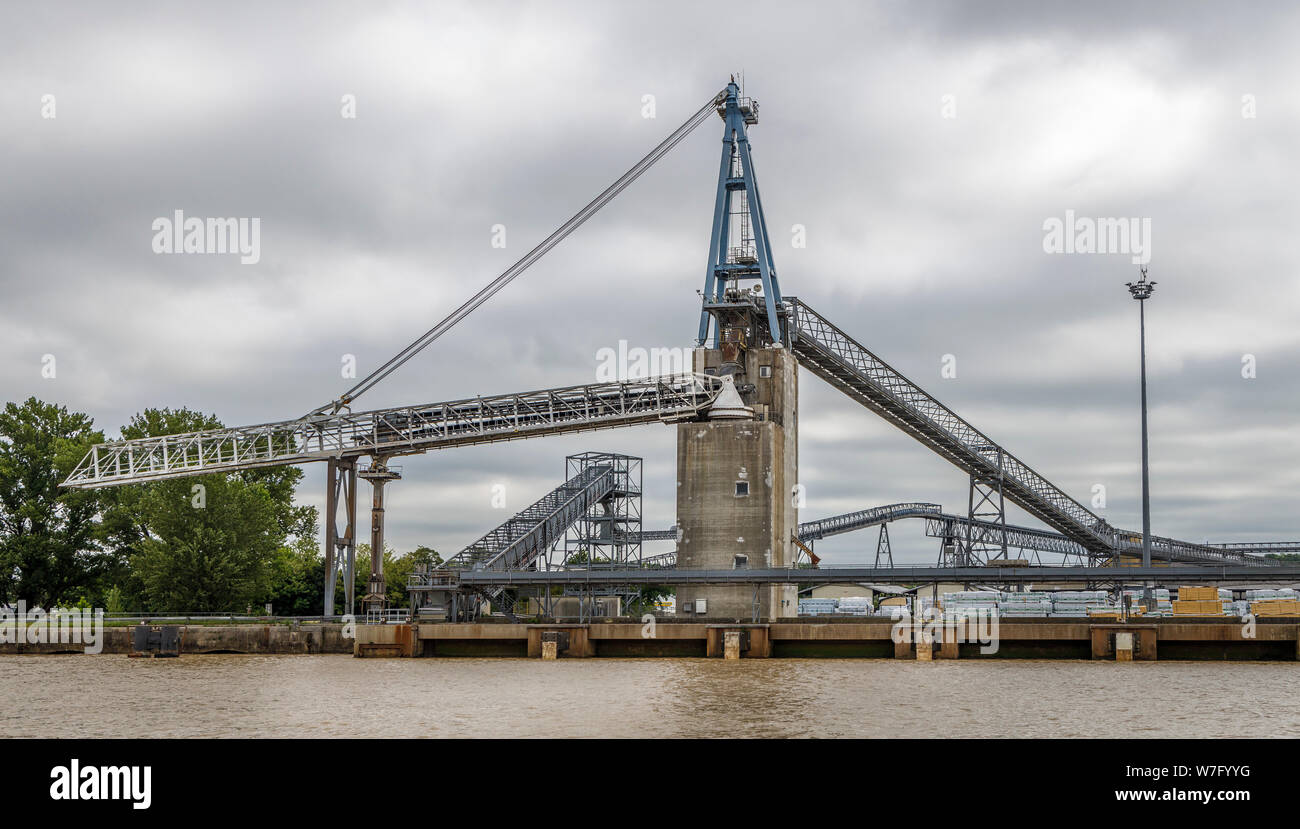 Loading Dock System High Resolution Stock Photography and Images - Alamy