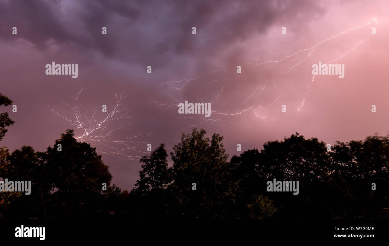 Rain thunder lightning in the sky farm hi-res stock photography and ...