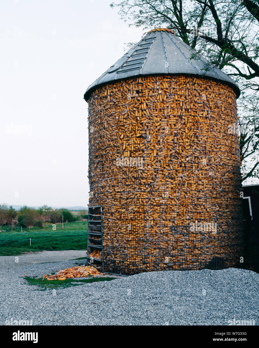 Amish farm corn crib, Pennsylvania Stock Photo - Alamy