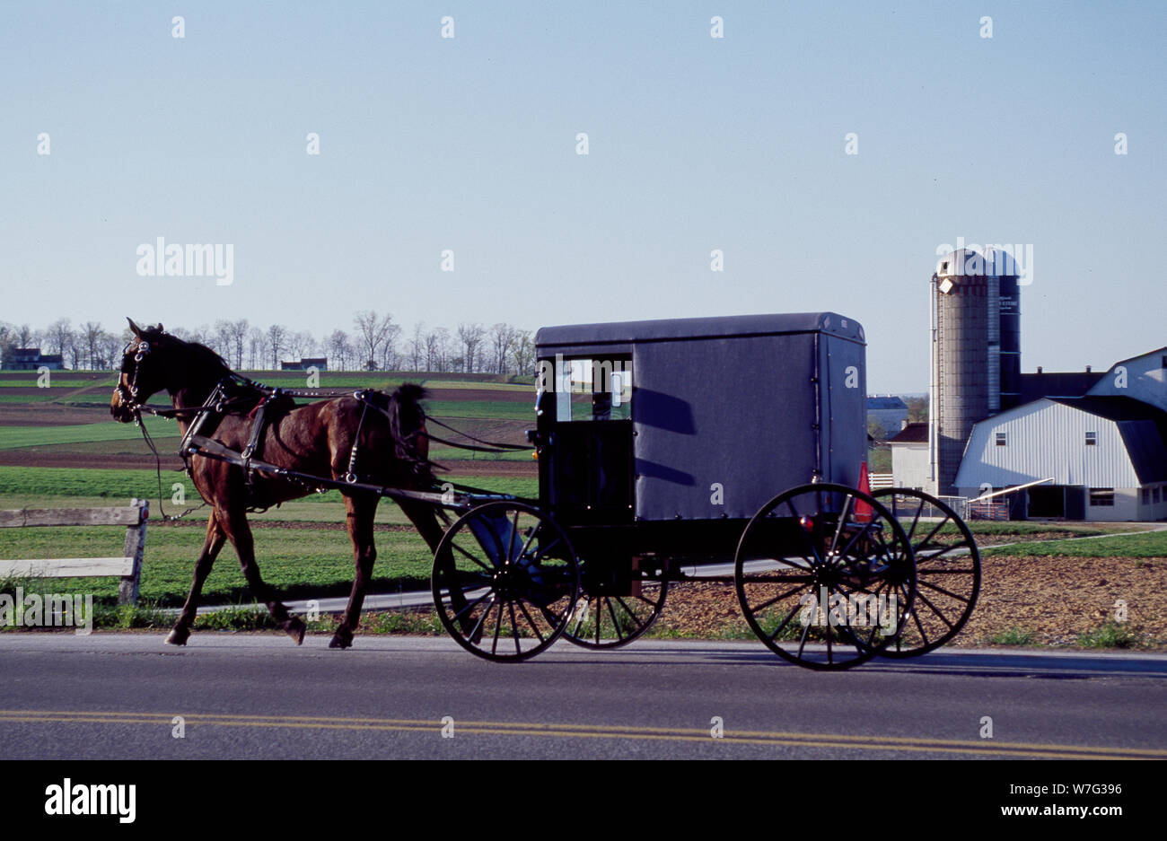 Amish people dress hi-res stock photography and images - Alamy