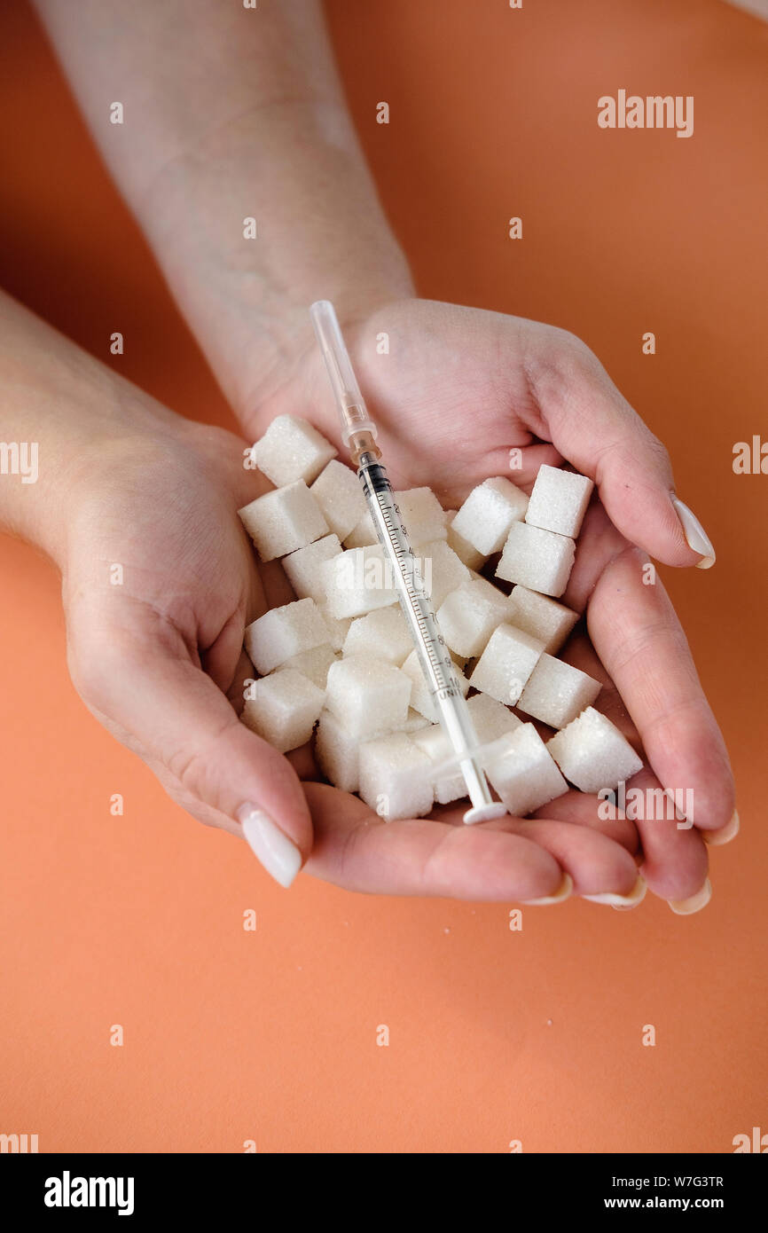 Sugar cubes eat hi-res stock photography and images - Alamy