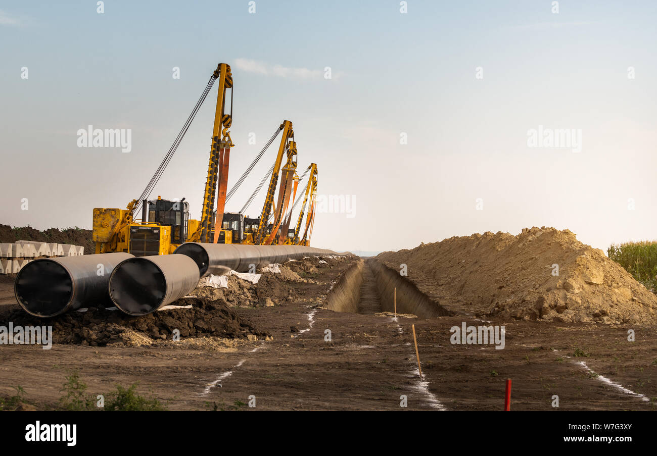 Construction of a new oil pipeline Stock Photo - Alamy