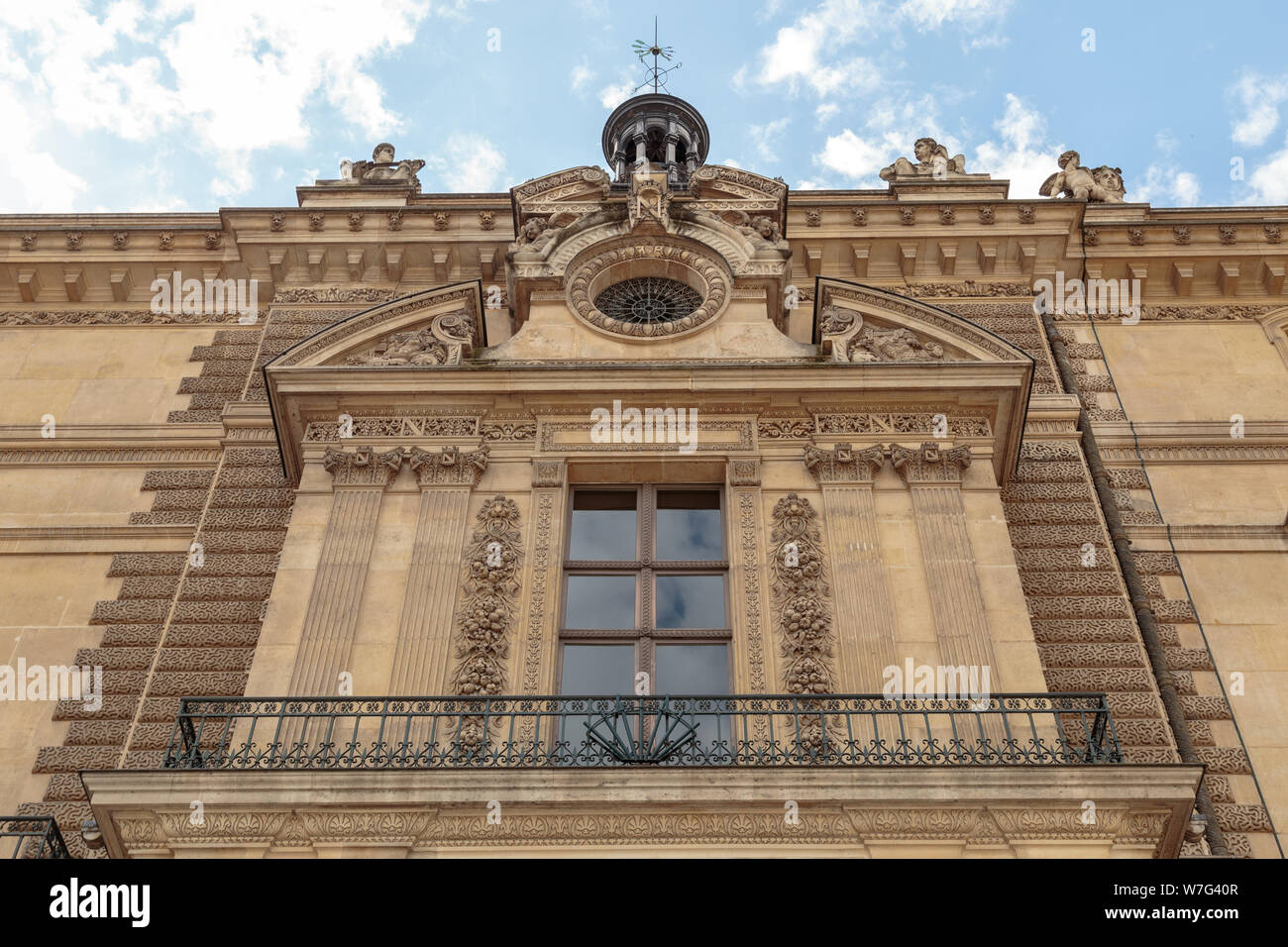Louvre paris wall detail hi-res stock photography and images - Alamy