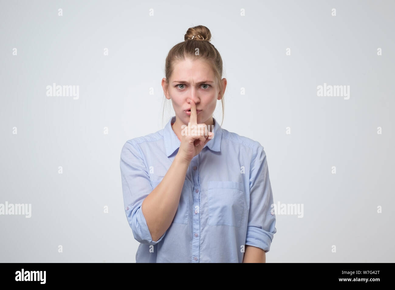 Shush sign hi-res stock photography and images - Alamy