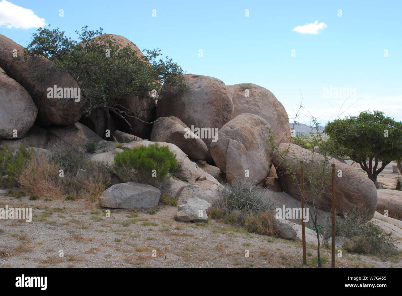 Big rocks and boulders hi-res stock photography and images - Alamy