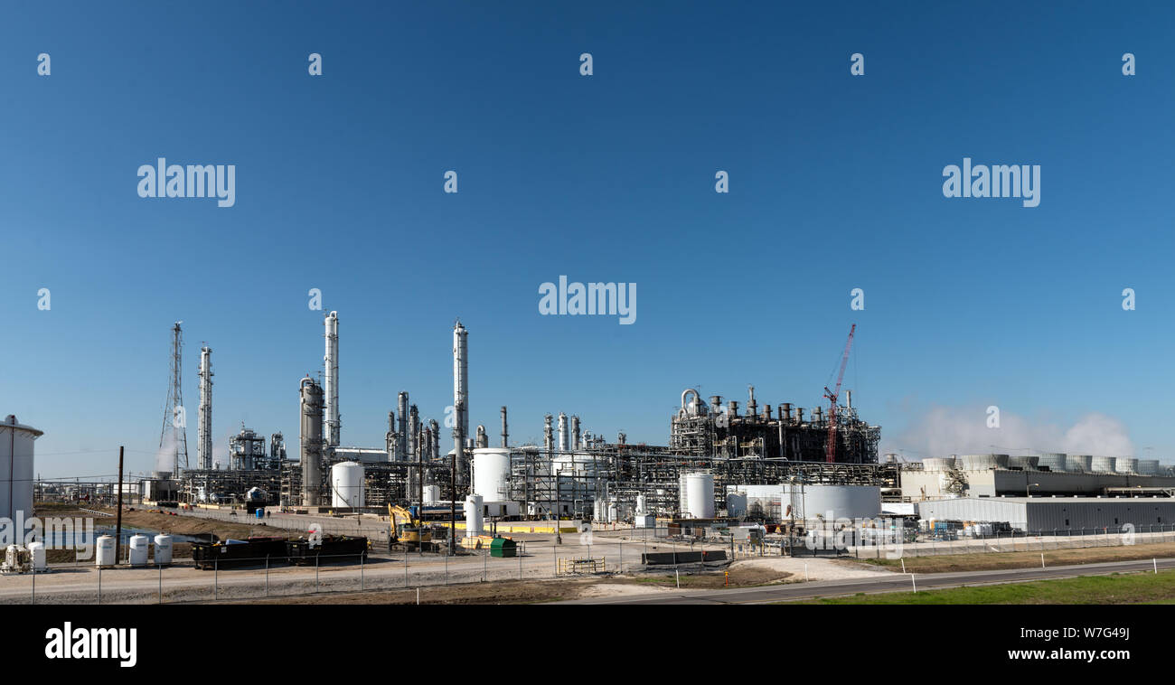 An oil refinery in Groves, Texas, near Port Arthur Stock Photo - Alamy