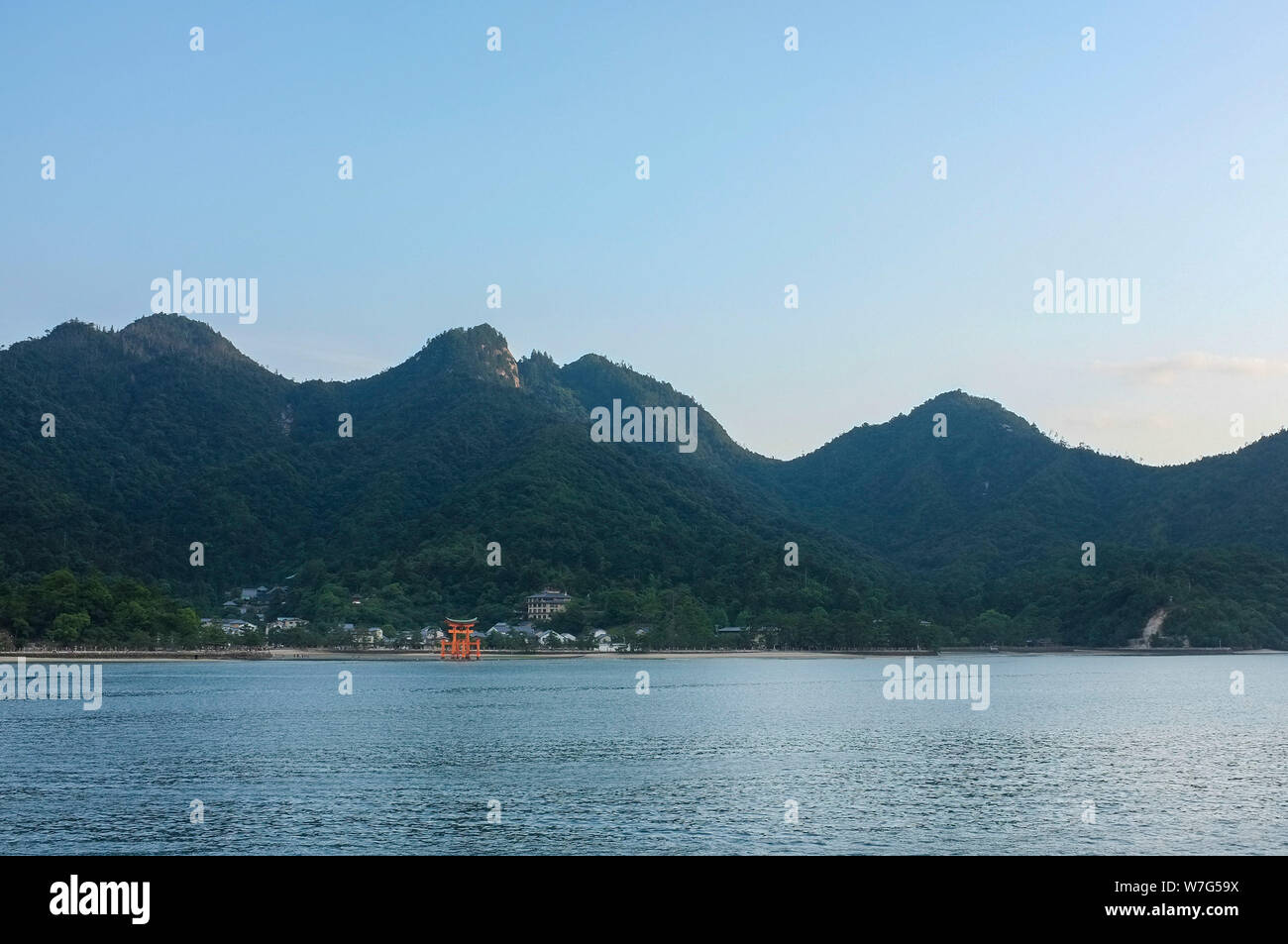 Torii gate at low tide on Itsukushima Miyajima Island, in Japan Stock ...