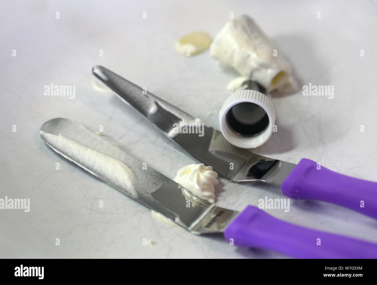 Different tools used to decorate cakes and other pastries. In this ...