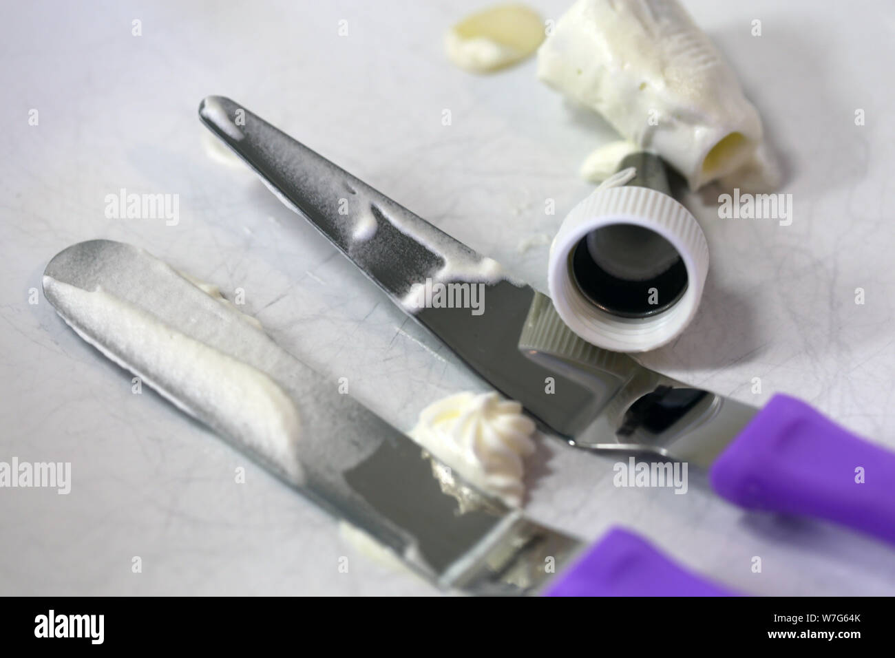 Different tools used to decorate cakes and other pastries. In this ...