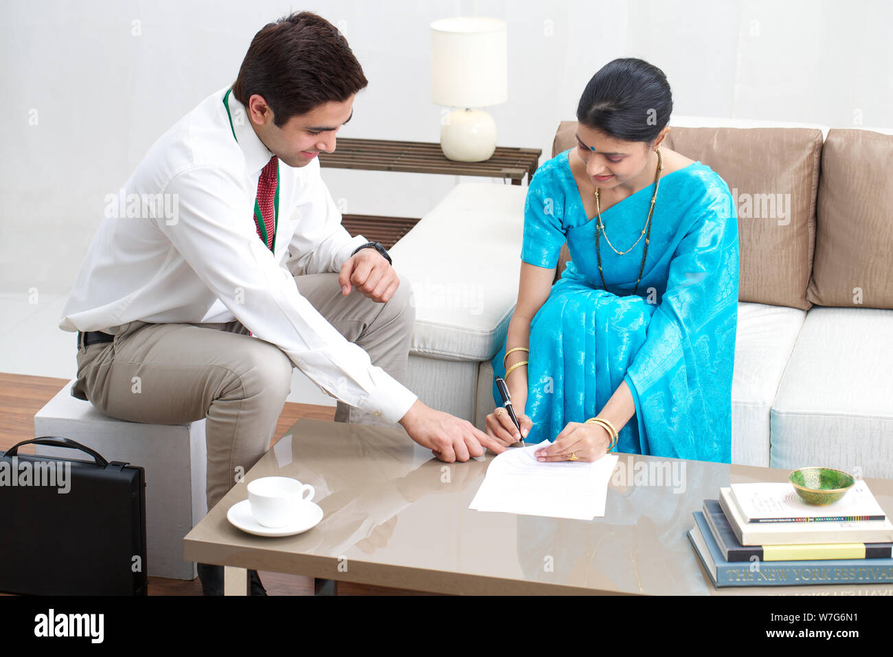 Woman signing documents bank hi-res stock photography and images - Alamy