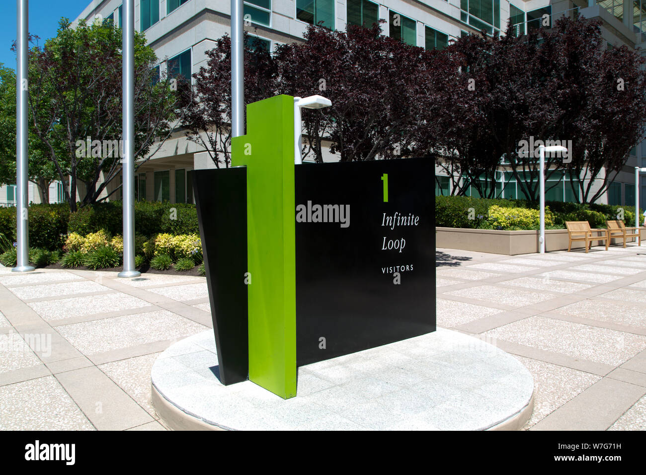 Apple Campus: Visitors sign, One Infinite Loop, Cupertino, California ...