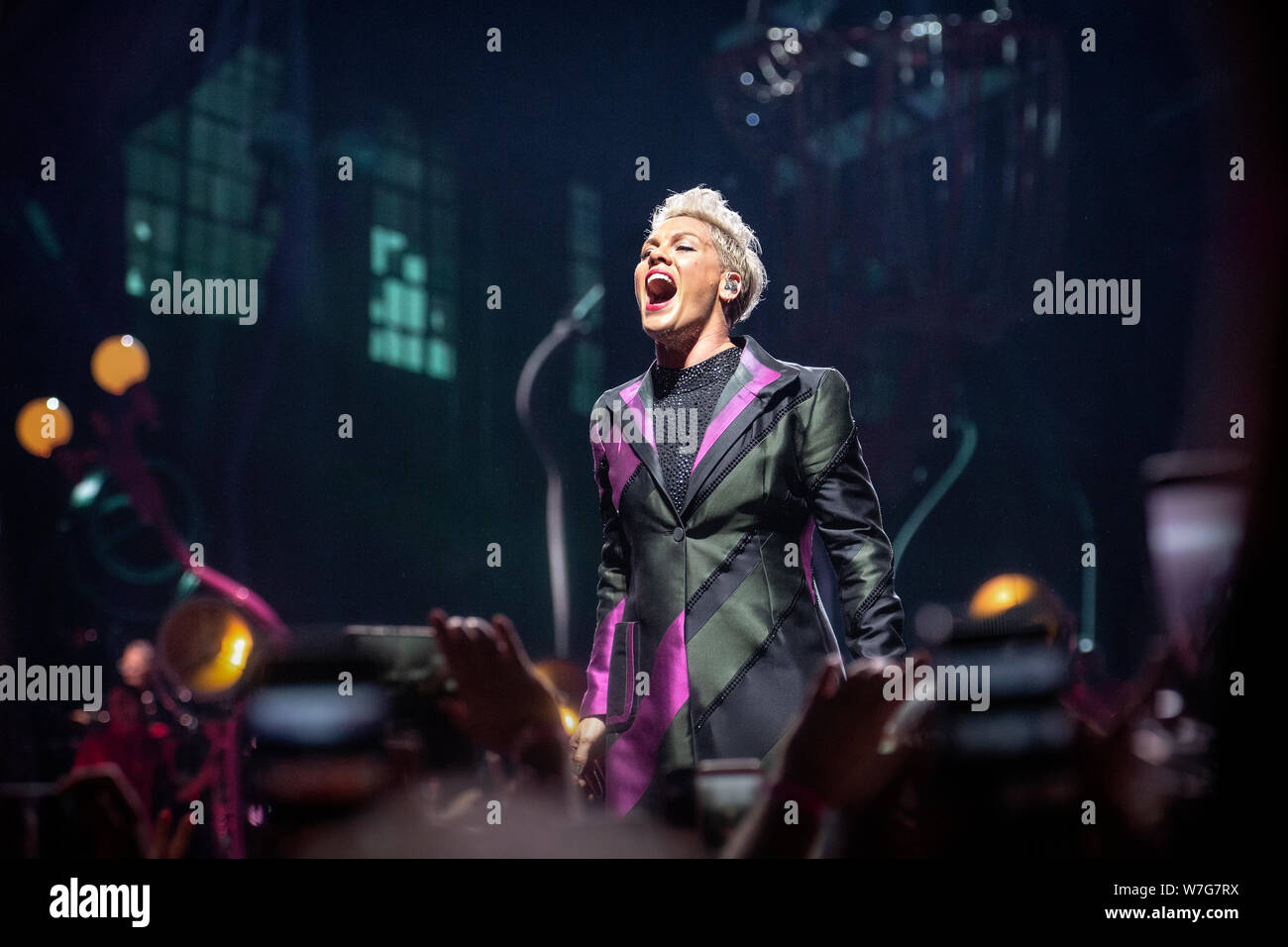 Pink singer 2019 hi-res stock photography and images - Alamy