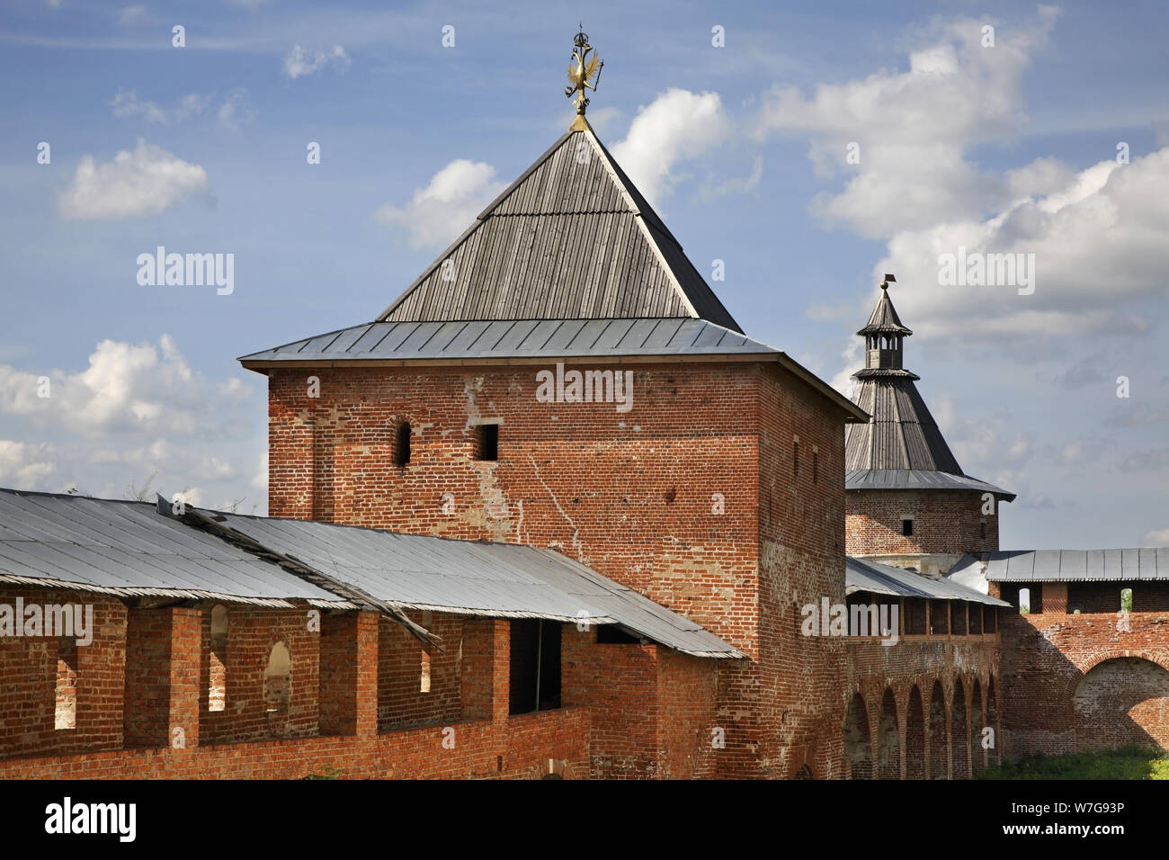 Spasskaya (Saviour) and Taynitskaya (Secret) towers in Zaraysk kremlin ...