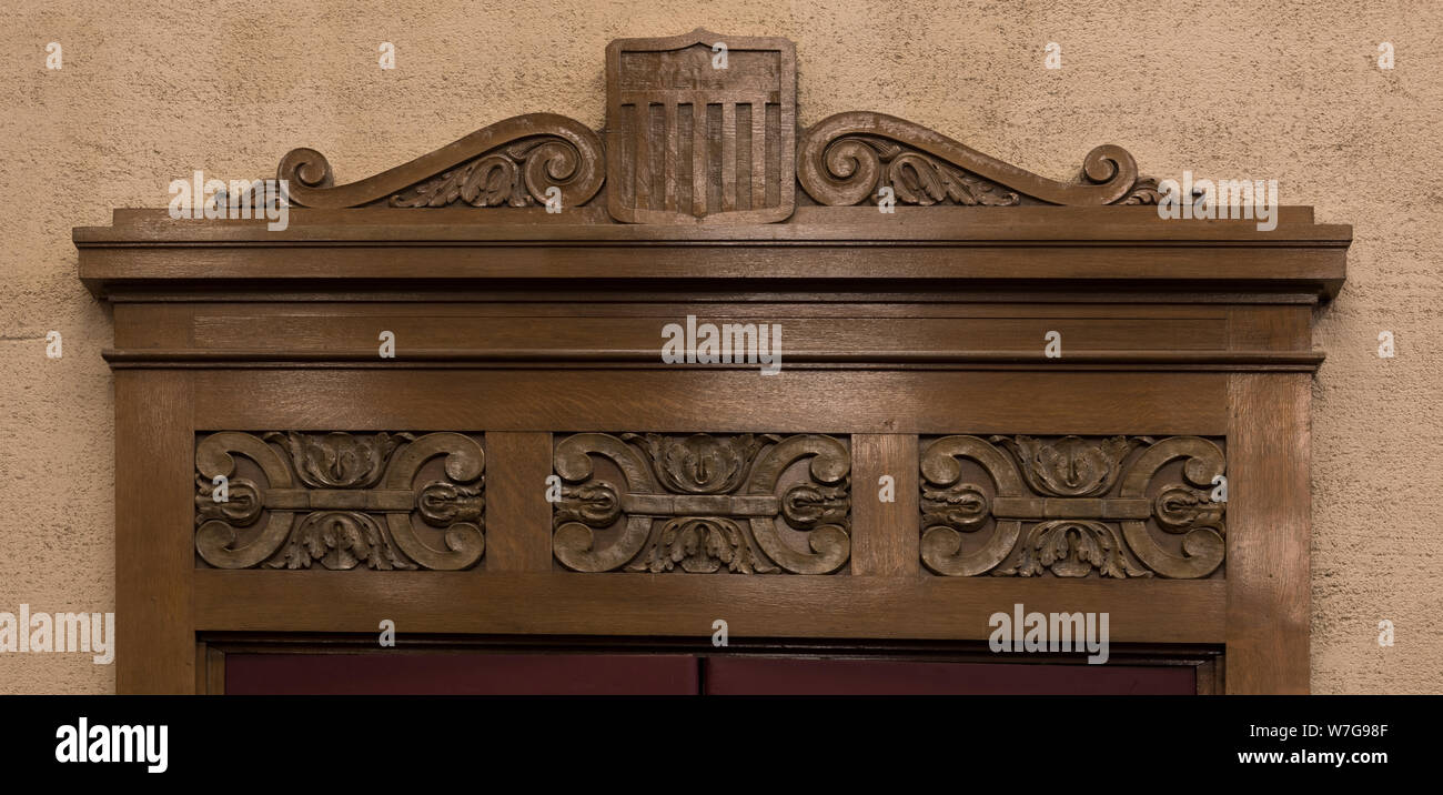 Federal style building columns hi-res stock photography and images - Alamy