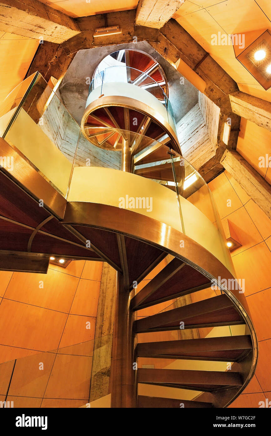 Circular design architecture hi-res stock photography and images - Alamy