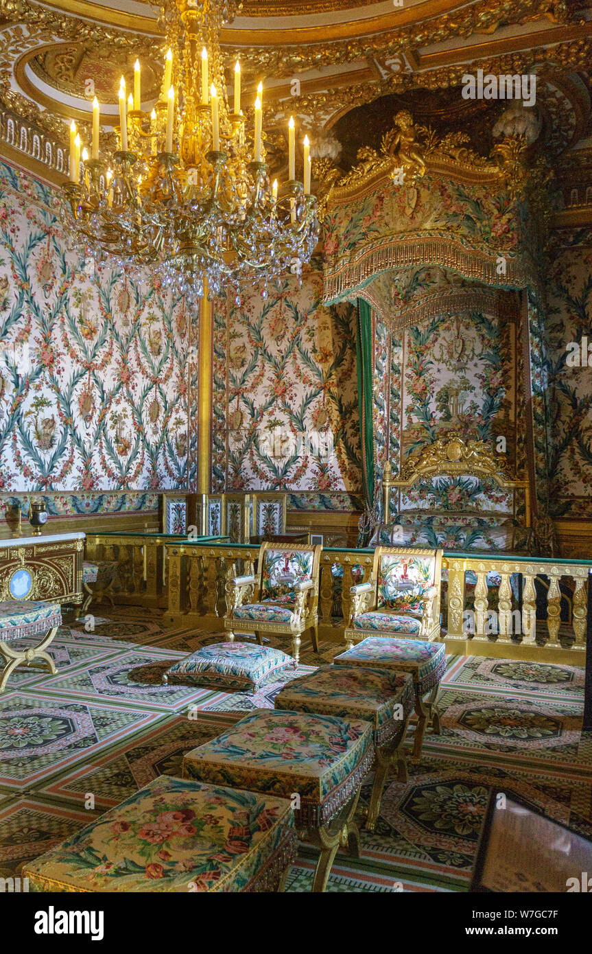 Interior castle palace royalty monarchy hi-res stock photography and ...