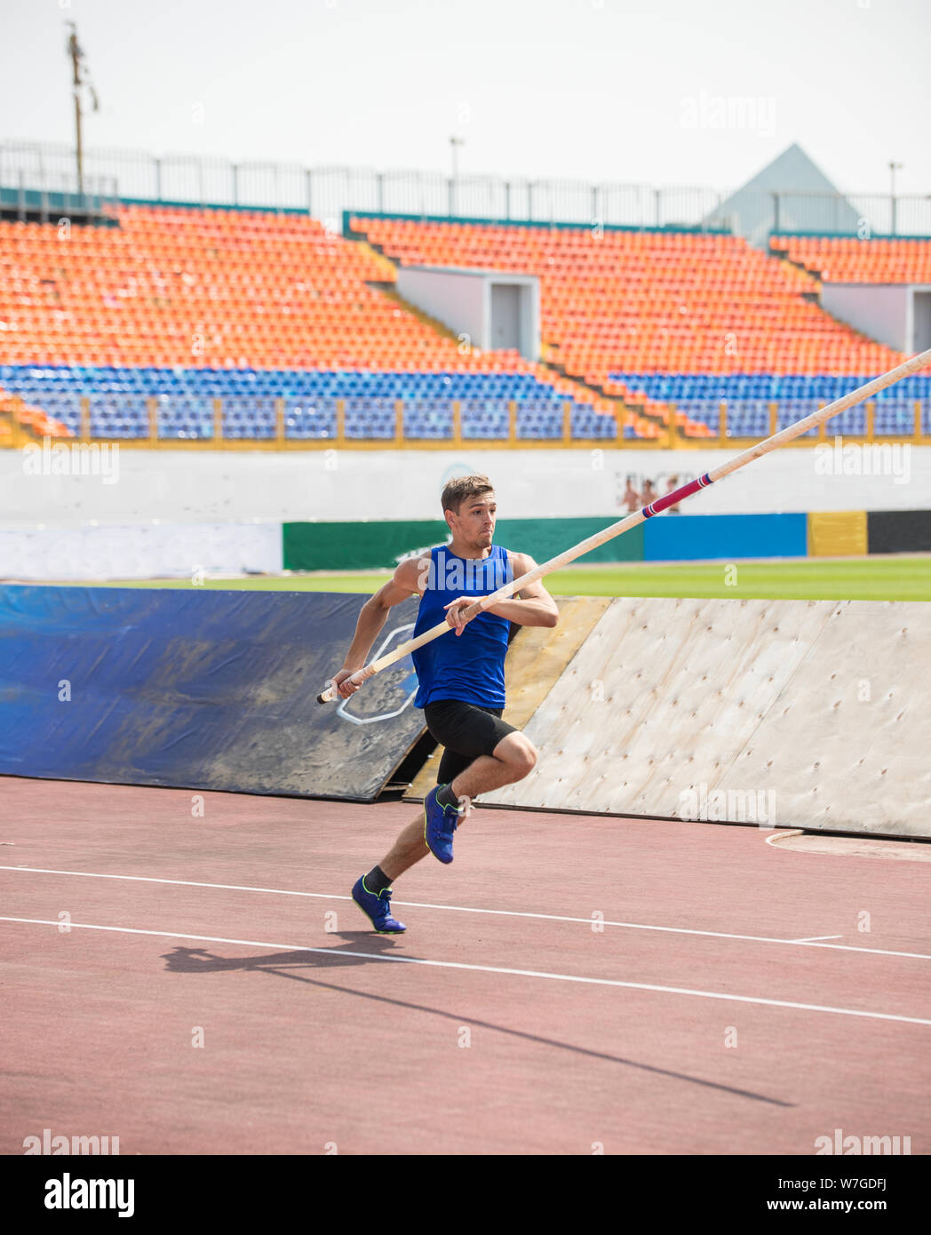 Pole_vaulter hi-res stock photography and images - Alamy