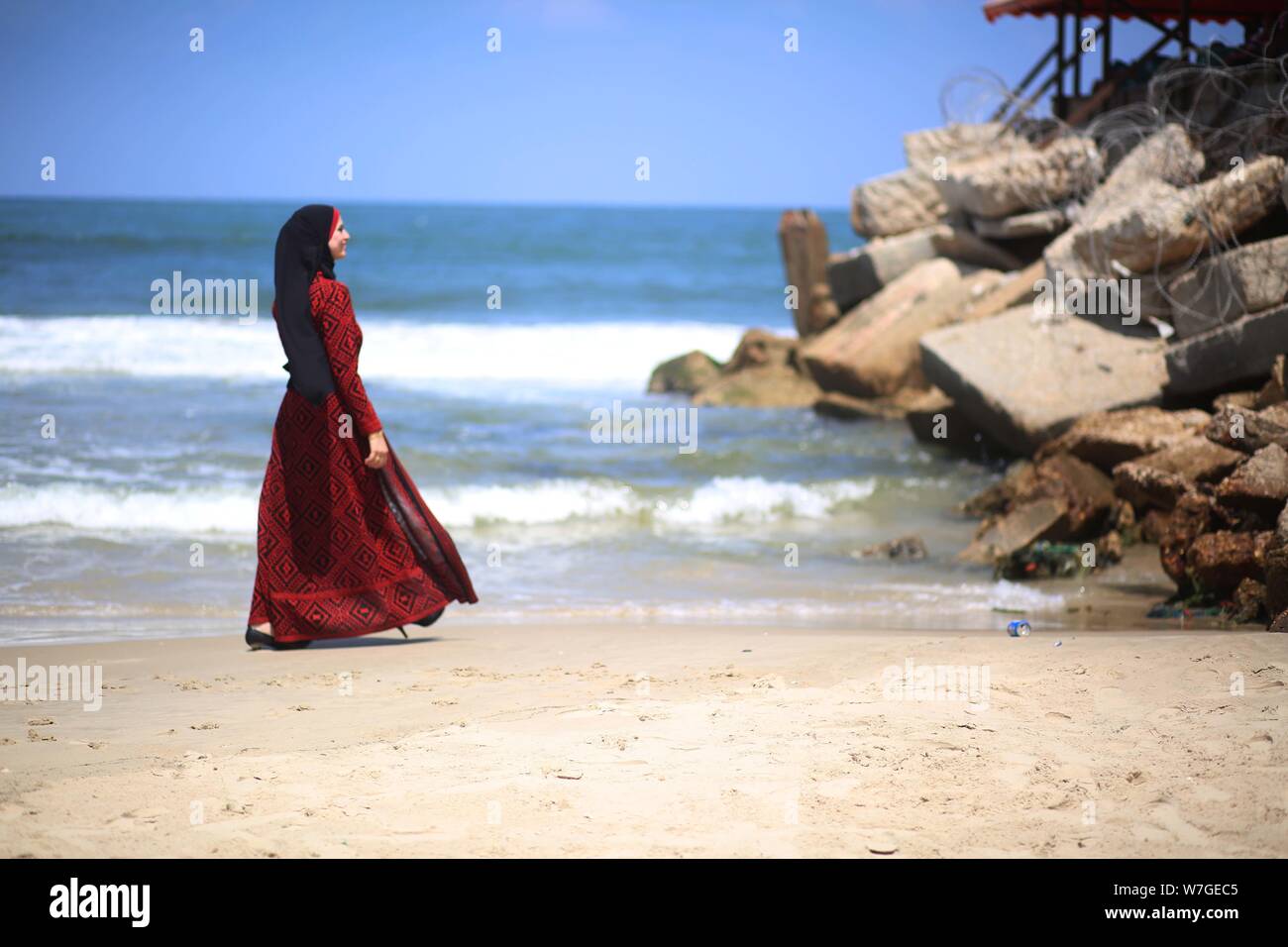 Gaza City, The Gaza Strip, Palestine. 6th Aug, 2019. Palestinian woman ...