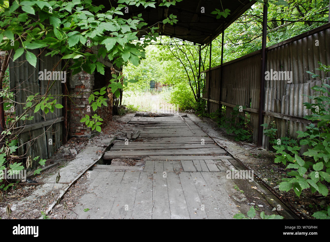 Industrial exterior of an old abandoned factory Stock Photo - Alamy