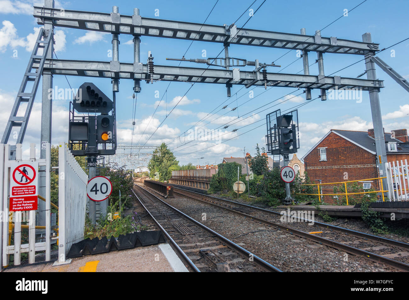 Overhead railroad signals hi-res stock photography and images - Alamy